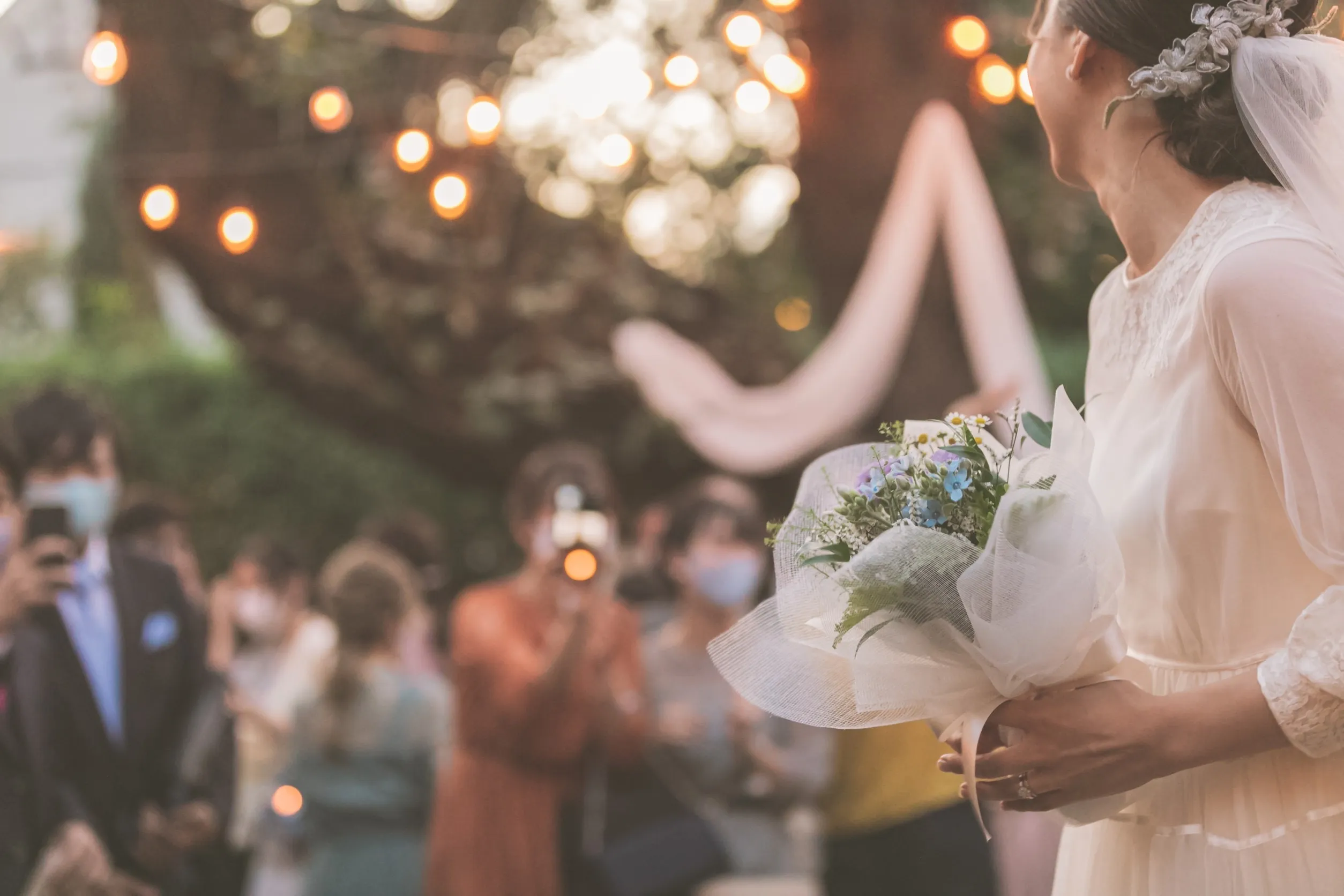 【2025年版】ガーデンウェディングにぴったりのヘアスタイルを見つけよう！｜コラム｜三橋の森ラ・クラリエール｜埼玉大宮の結婚式場