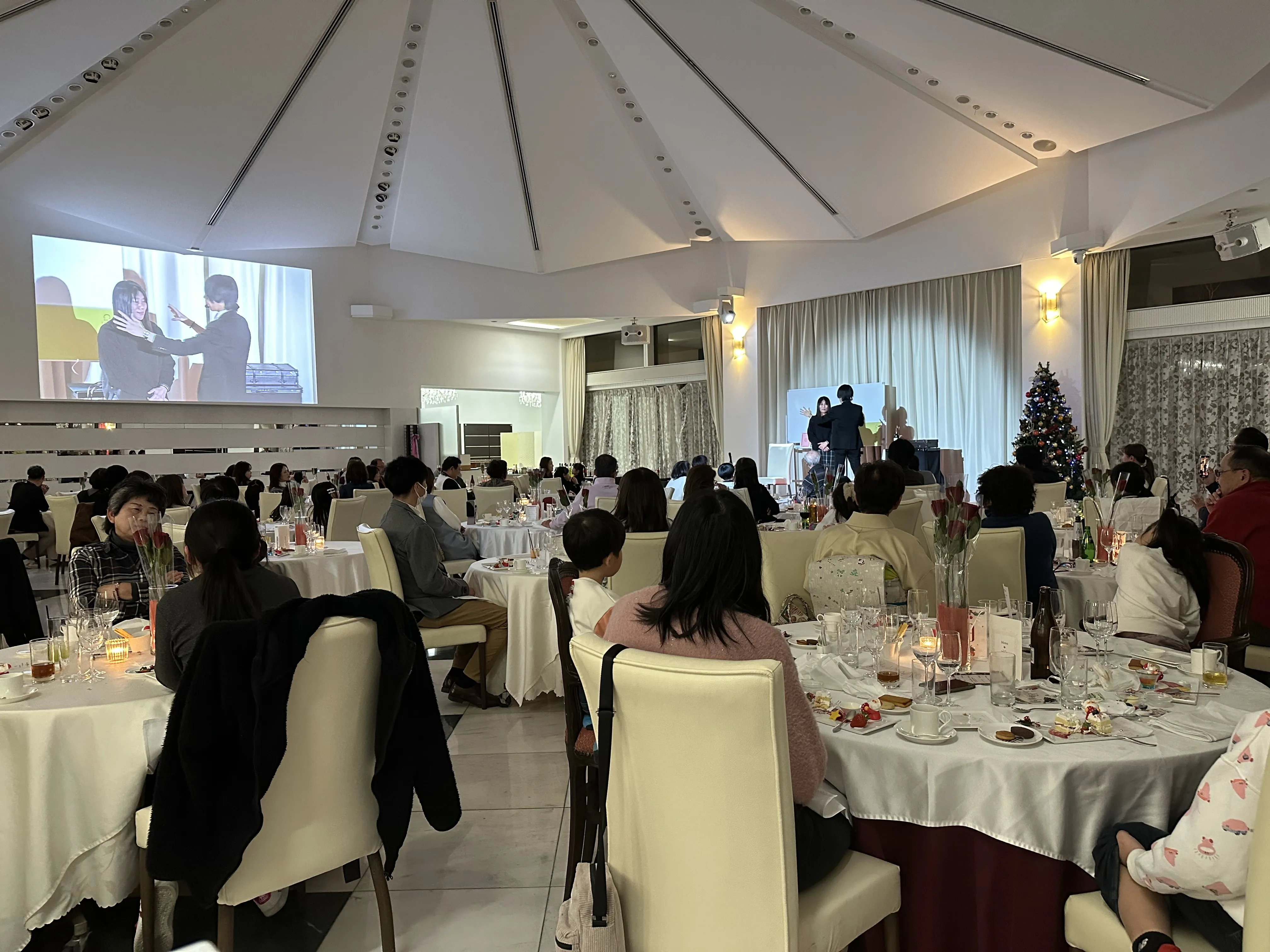 クリスマスディナー＆MAGIC SHOW TIMEを開催致しました！！ | ブログ 【公式】メゾン・ド・リヴァージュ～三木で叶う おもてなしウエディング〜｜兵庫県三木市の結婚式場